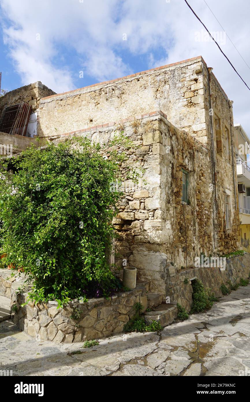 Kissamos village hi-res stock photography and images - Alamy