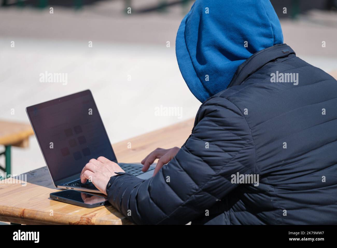 Man on internet anonymous hi-res stock photography and images - Alamy