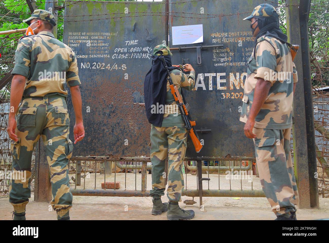 India / Tripura / Agartala - People, who live in a noman's land ...