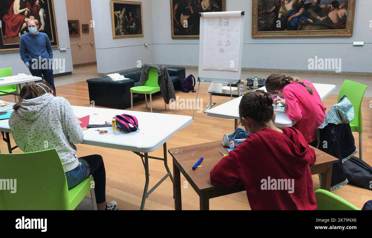 Caen, France, may 20th 2020 - covid-19 / As their school is too small ...