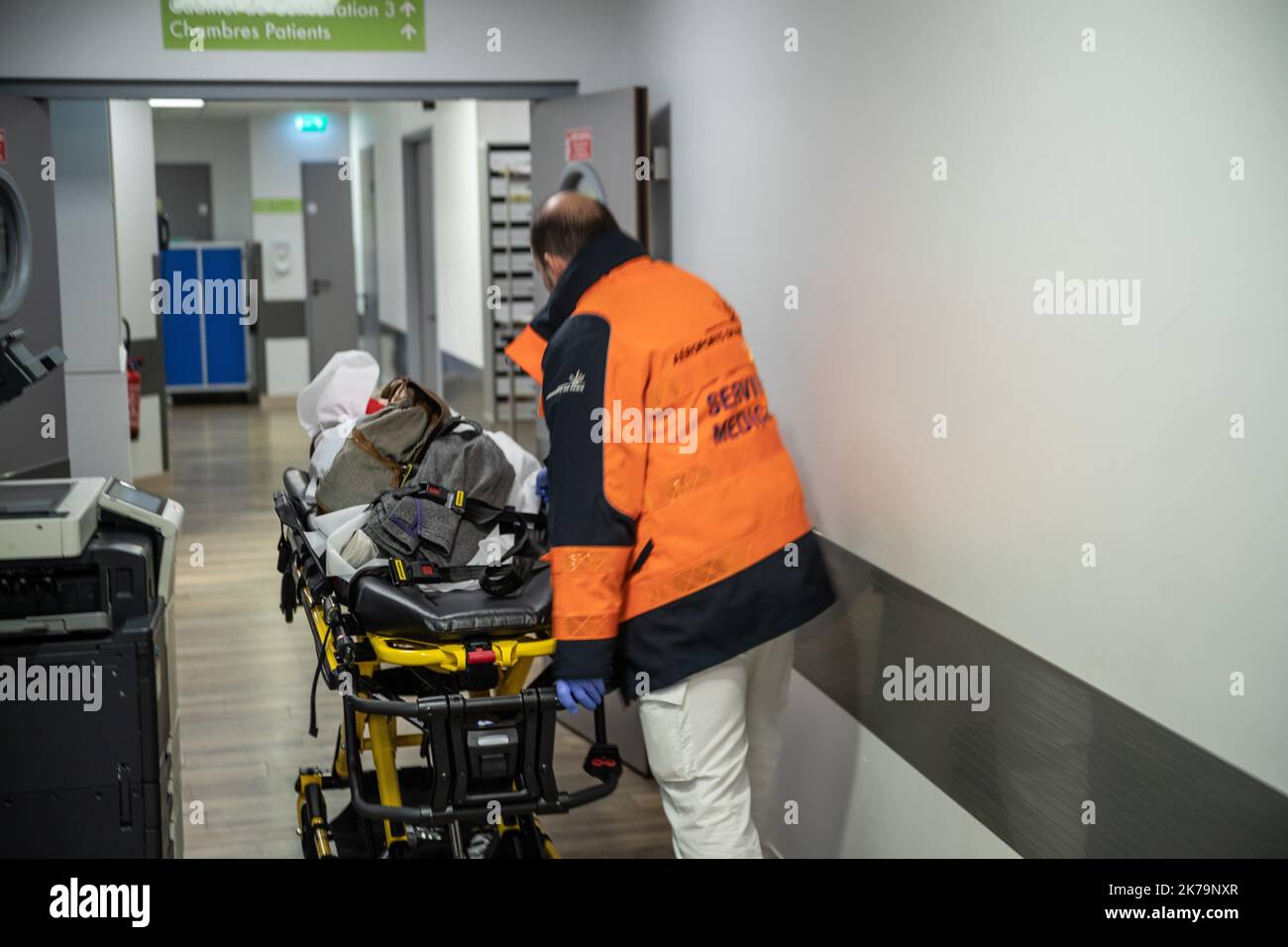 Examen hospitalier hi-res stock photography and images - Alamy