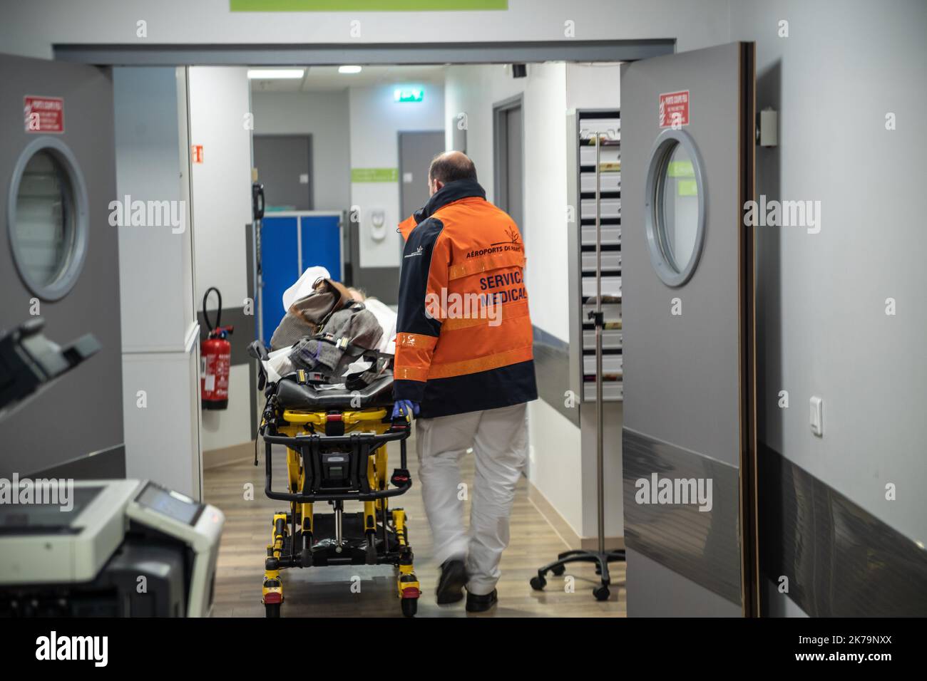 Examen hospitalier hi-res stock photography and images - Alamy