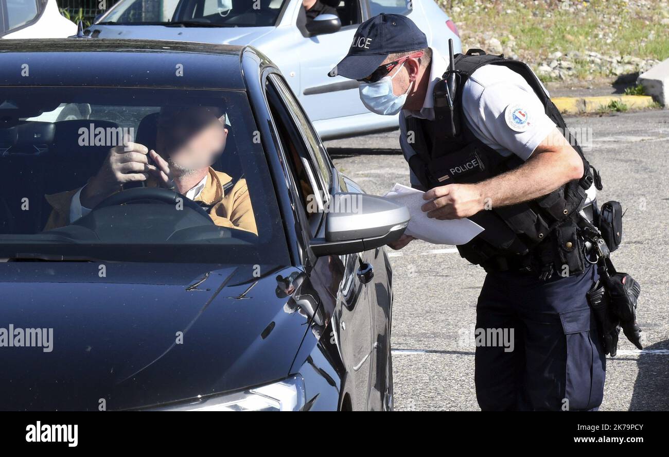 2020/05/22. THE POLICE CHECKS MOTORISTS TO VERIFY THAT THEY RESPECT THE ...