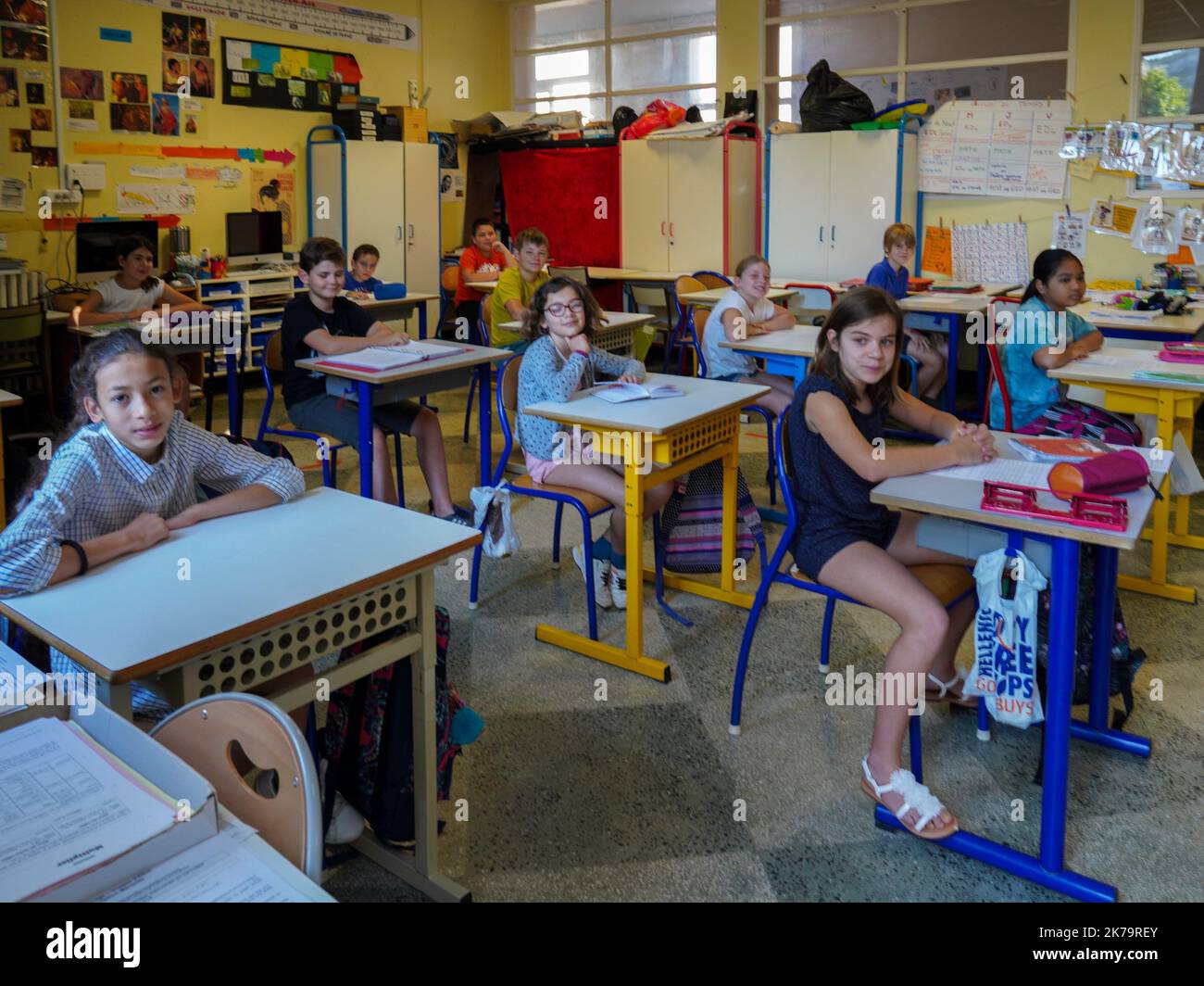Cours en salle de classe hi-res stock photography and images - Alamy