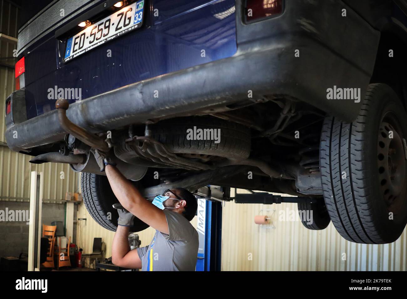 Latresne, France. Vehicle technical control. Garages reopen to work on cars Stock Photo - Alamy