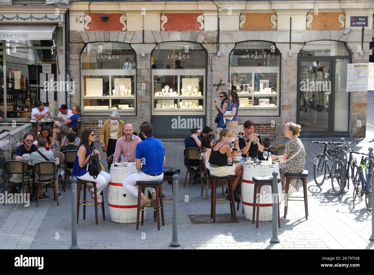 France reopens its cafÃ©s and bars in 'phase 2' of lockdown lifting ...