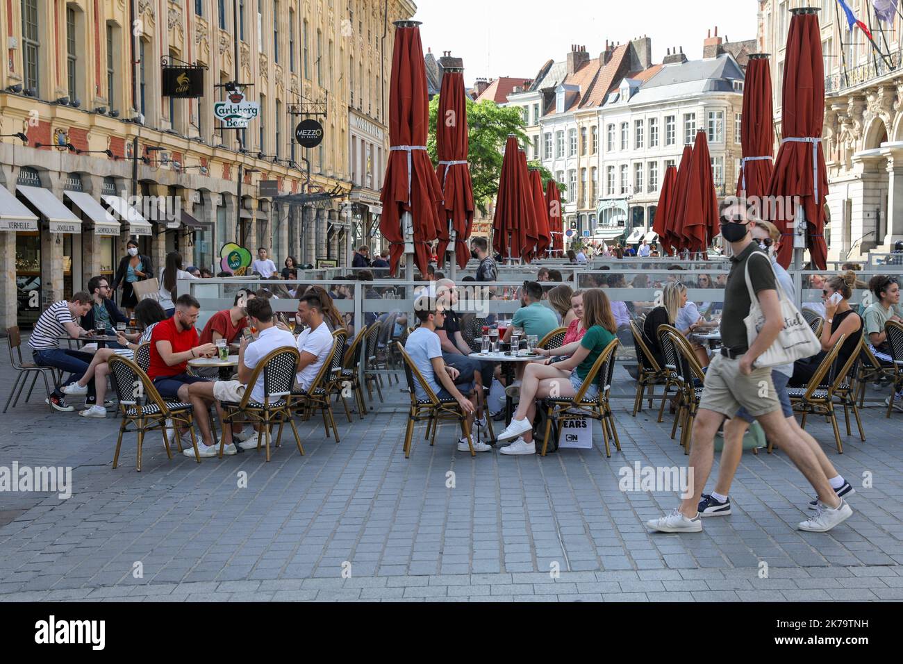 France reopens its cafÃ©s and bars in 'phase 2' of lockdown lifting ...