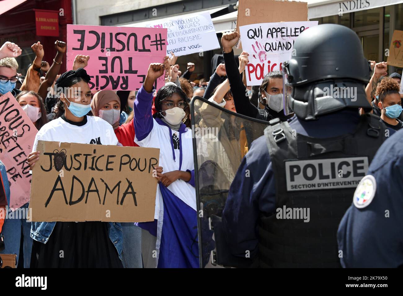 Banderole de police hi-res stock photography and images - Alamy