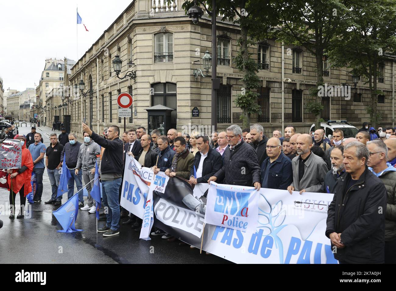 Stop racisme paris hi-res stock photography and images - Alamy