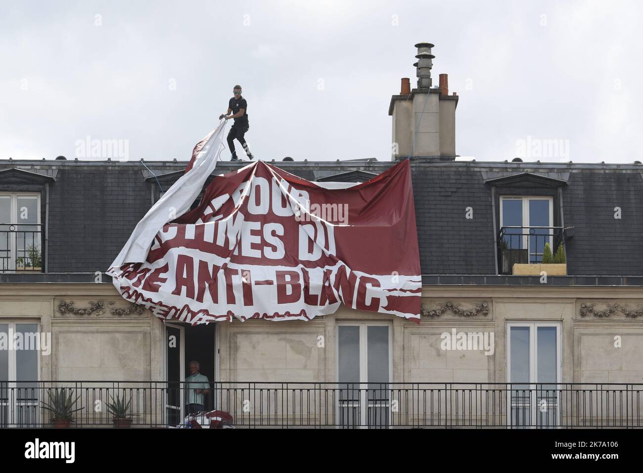 Â©Sebastien Muylaert/MAXPPP - Scuffle between antifascists and members ...
