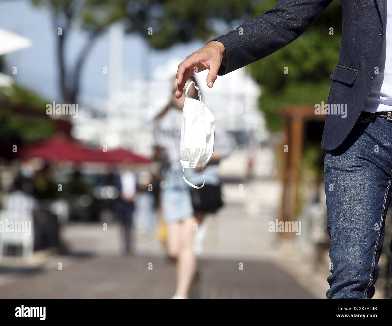 Masks on the streets hi-res stock photography and images - Alamy