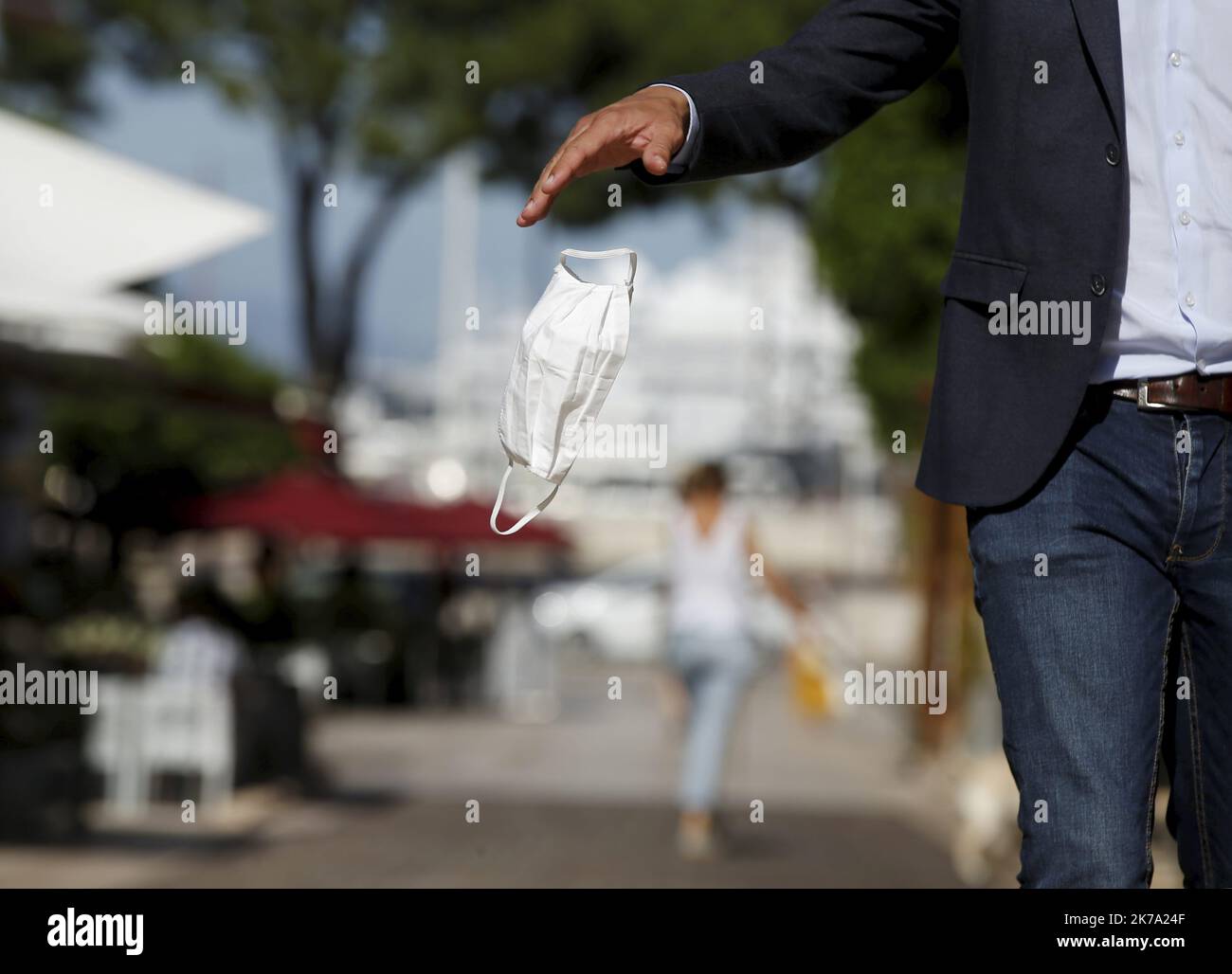 Masks on the streets hi-res stock photography and images - Alamy