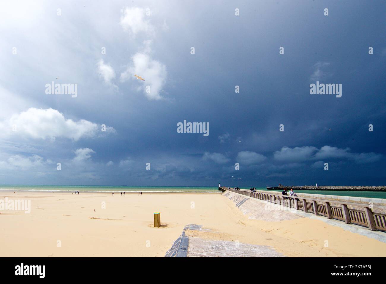 Very stormy sky on the coast of Opal, on the waterfront of Calais Stock ...