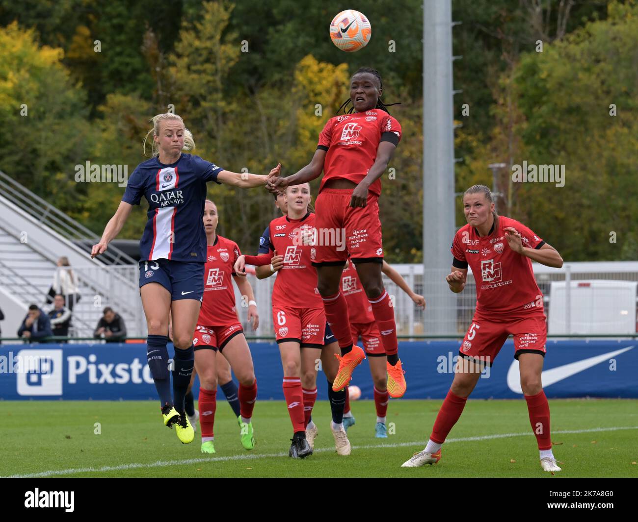 PARIS - (lr) Amanda Ilestedt of Paris Saint Germain women, Roselord ...