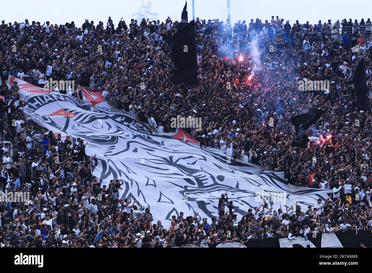 SP - Sao Paulo - 10/17/2022 - CORINTHIANS, TRAINING - Corinthians fans ...