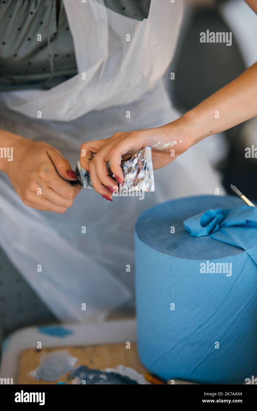 Hand squeezing art hi-res stock photography and images - Alamy