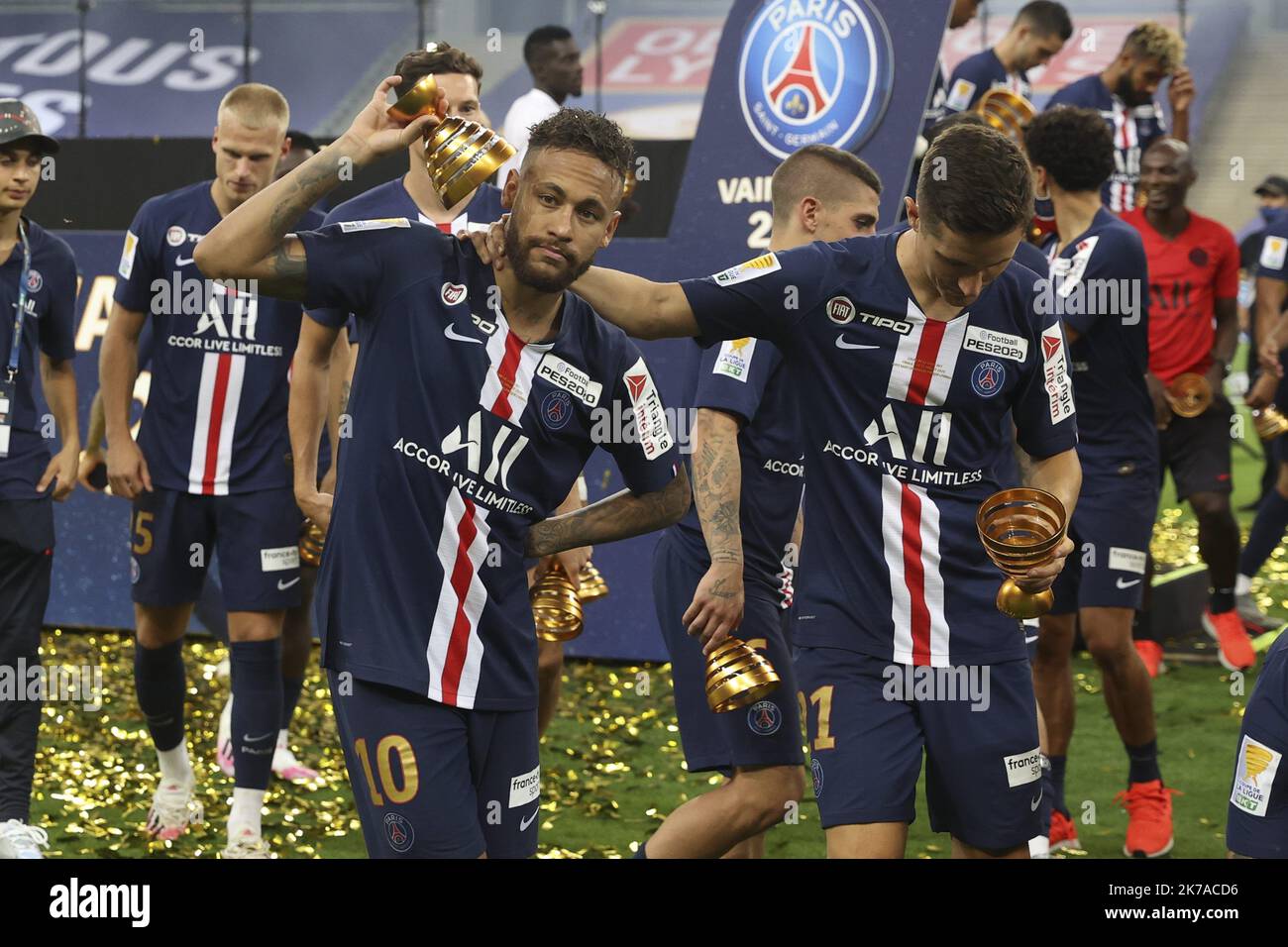 Neymar paris trophy hi-res stock photography and images - Alamy