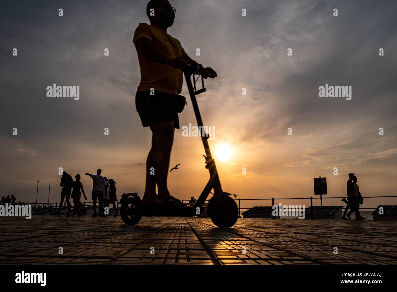 ©Arnaud BEINAT/Maxppp. 2020/07/31. Ostende, Belgique. Les immeubles du front de mer au centre ...