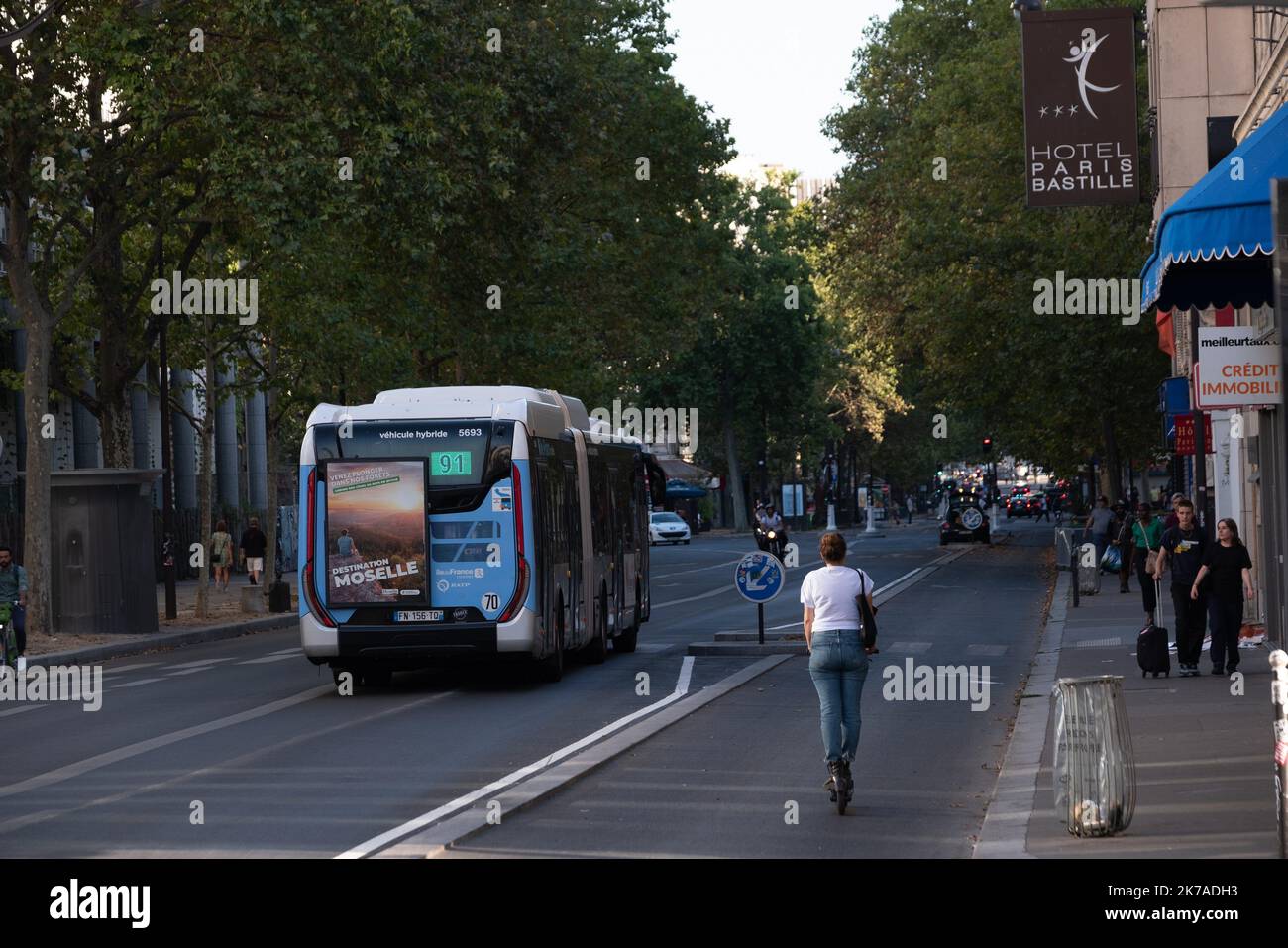 Affiche publicitaire bus hi-res stock photography and images - Alamy