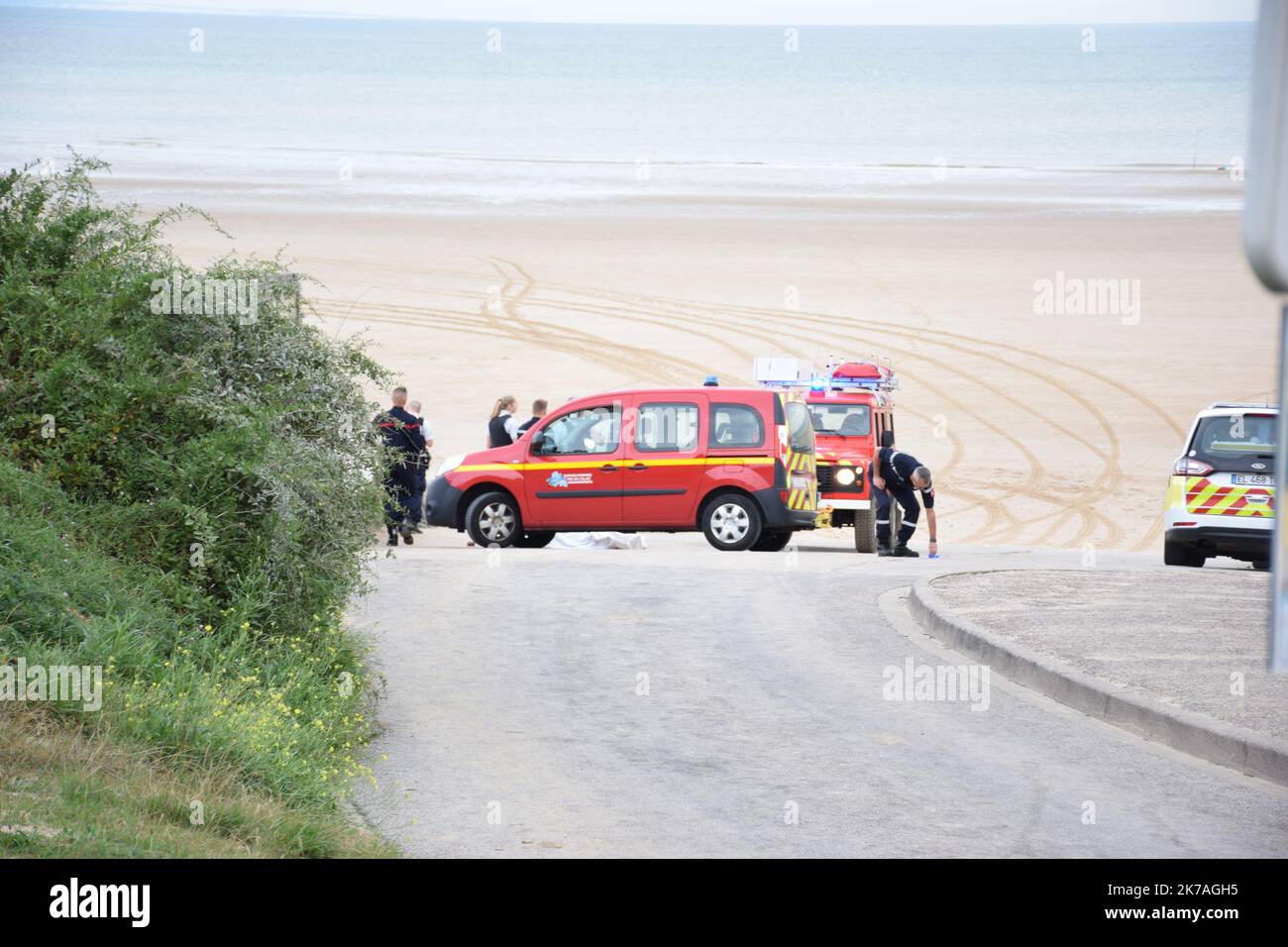 Amis sur la plage hi-res stock photography and images - Alamy