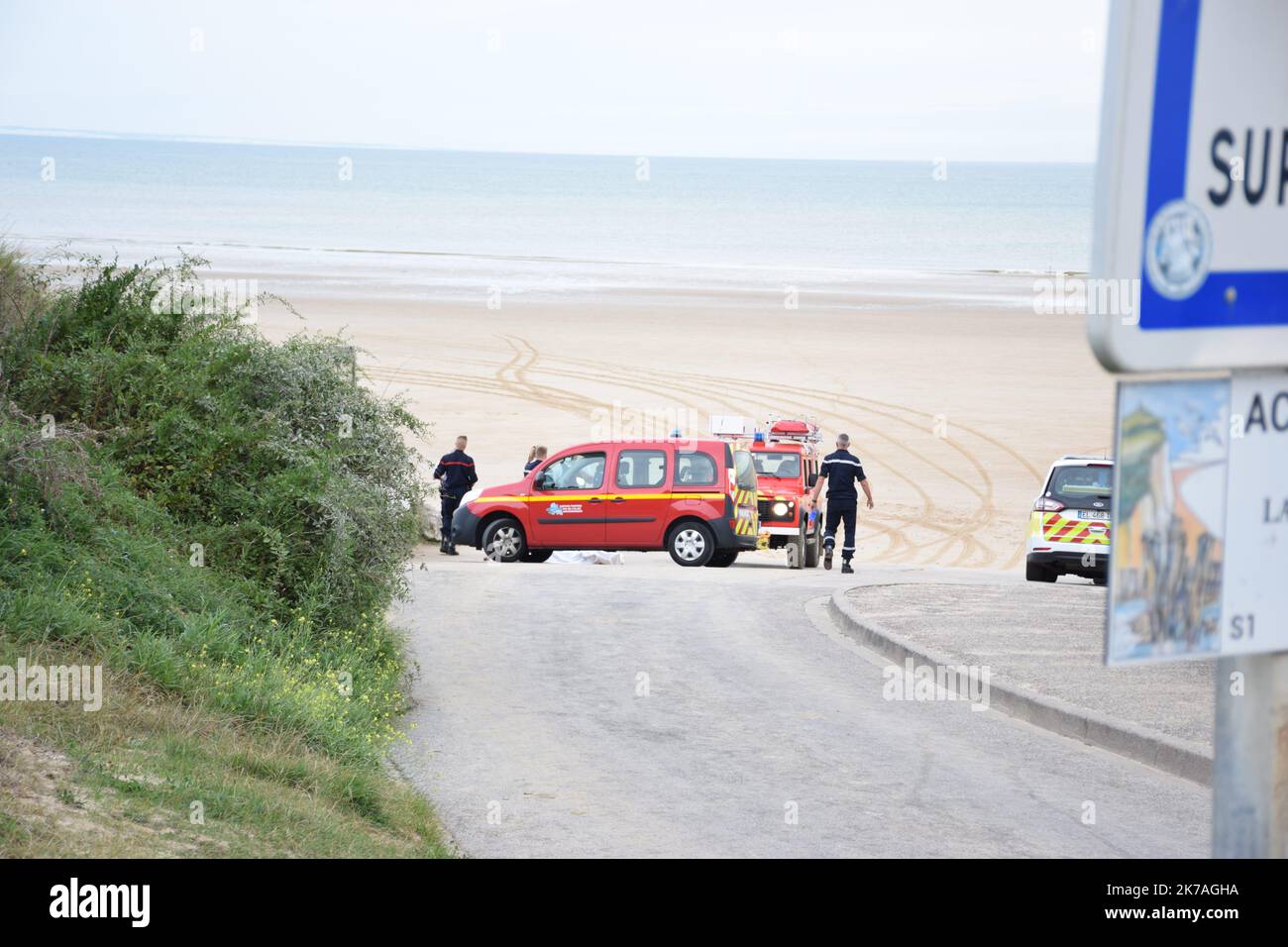 Amis à la plage hi-res stock photography and images - Alamy