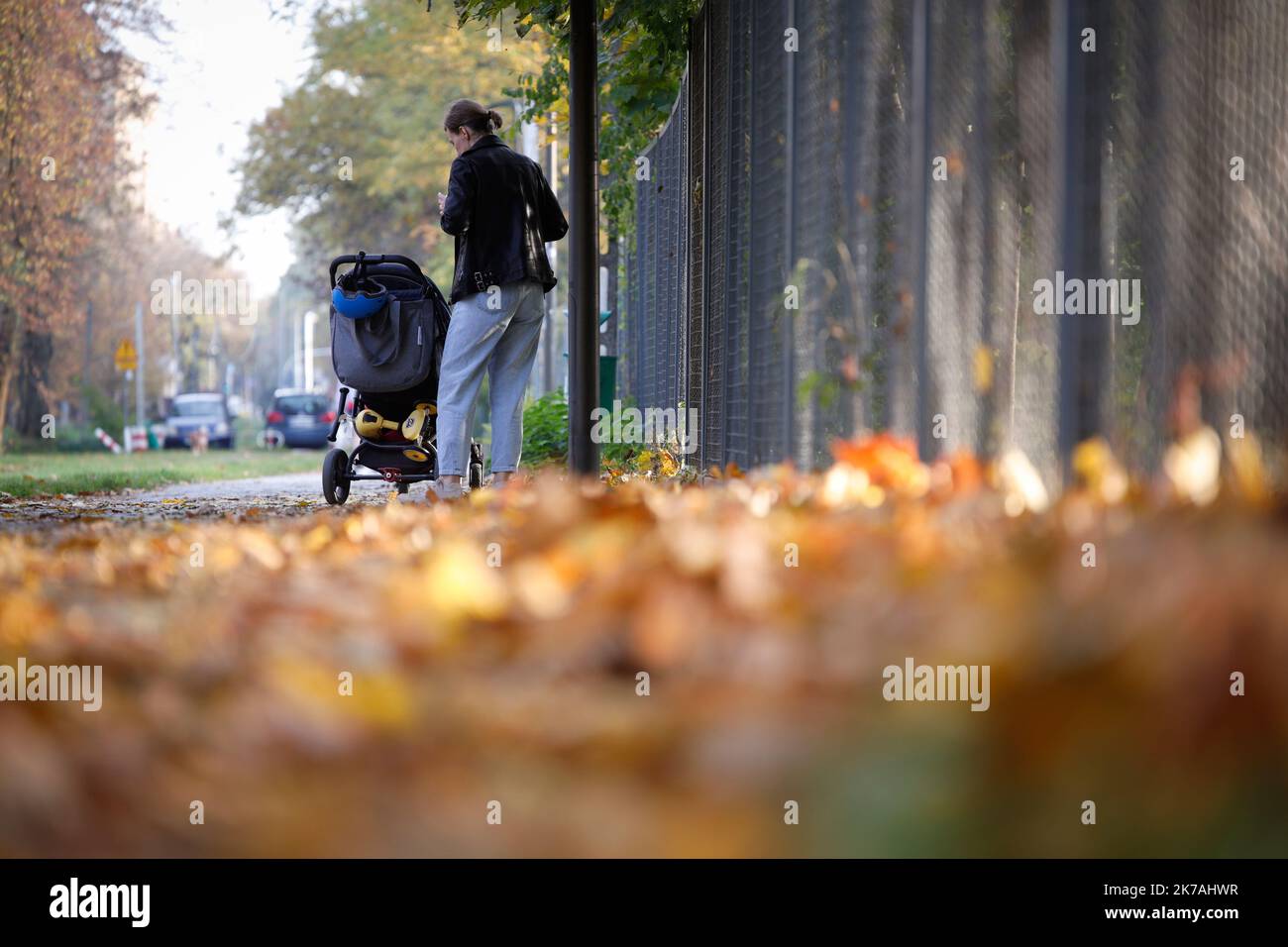 People are seen enjoying the warm weather in the Park Skaryszewski in ...