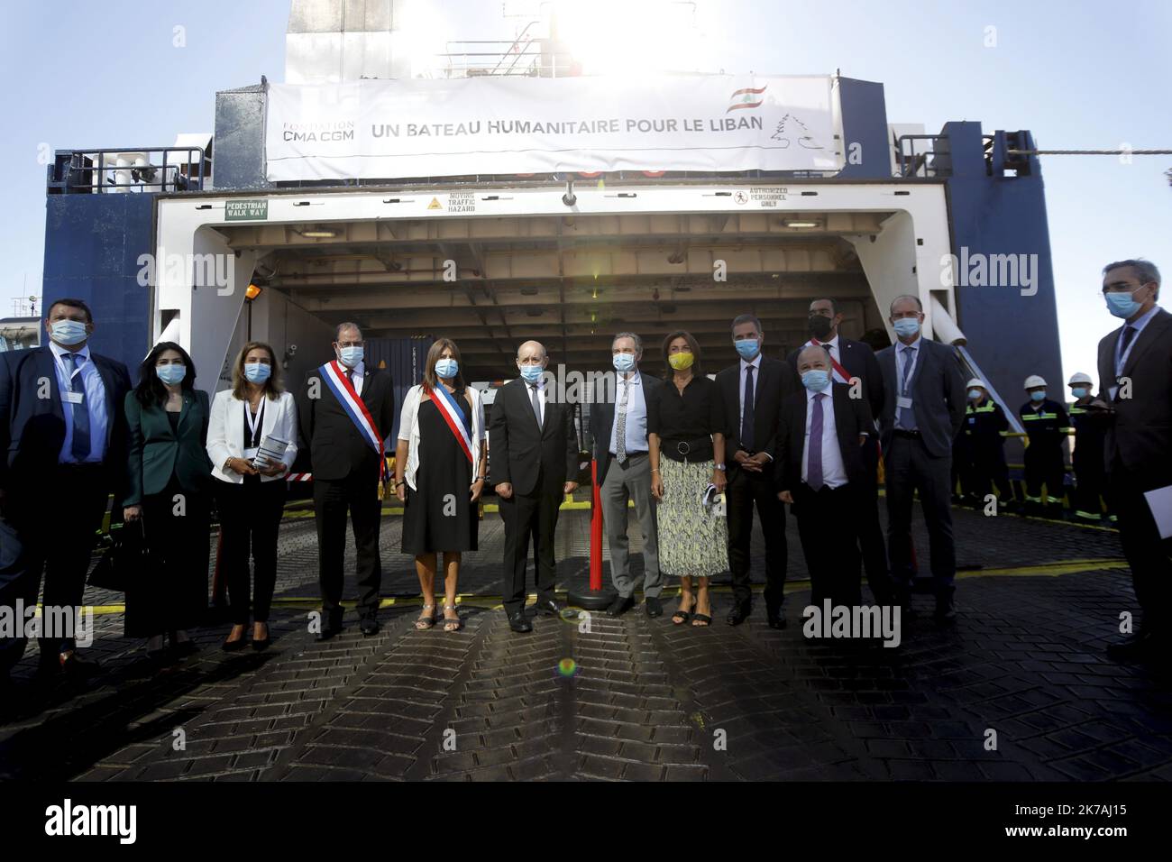 Chargement du bateau hi-res stock photography and images - Alamy