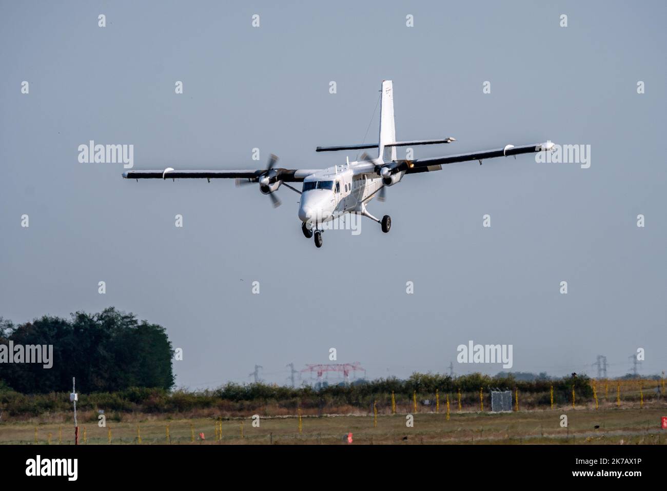 Arnaud BEINAT/Maxppp. 2020/09/11, Orléans, France. Un bimoteur Twin ...
