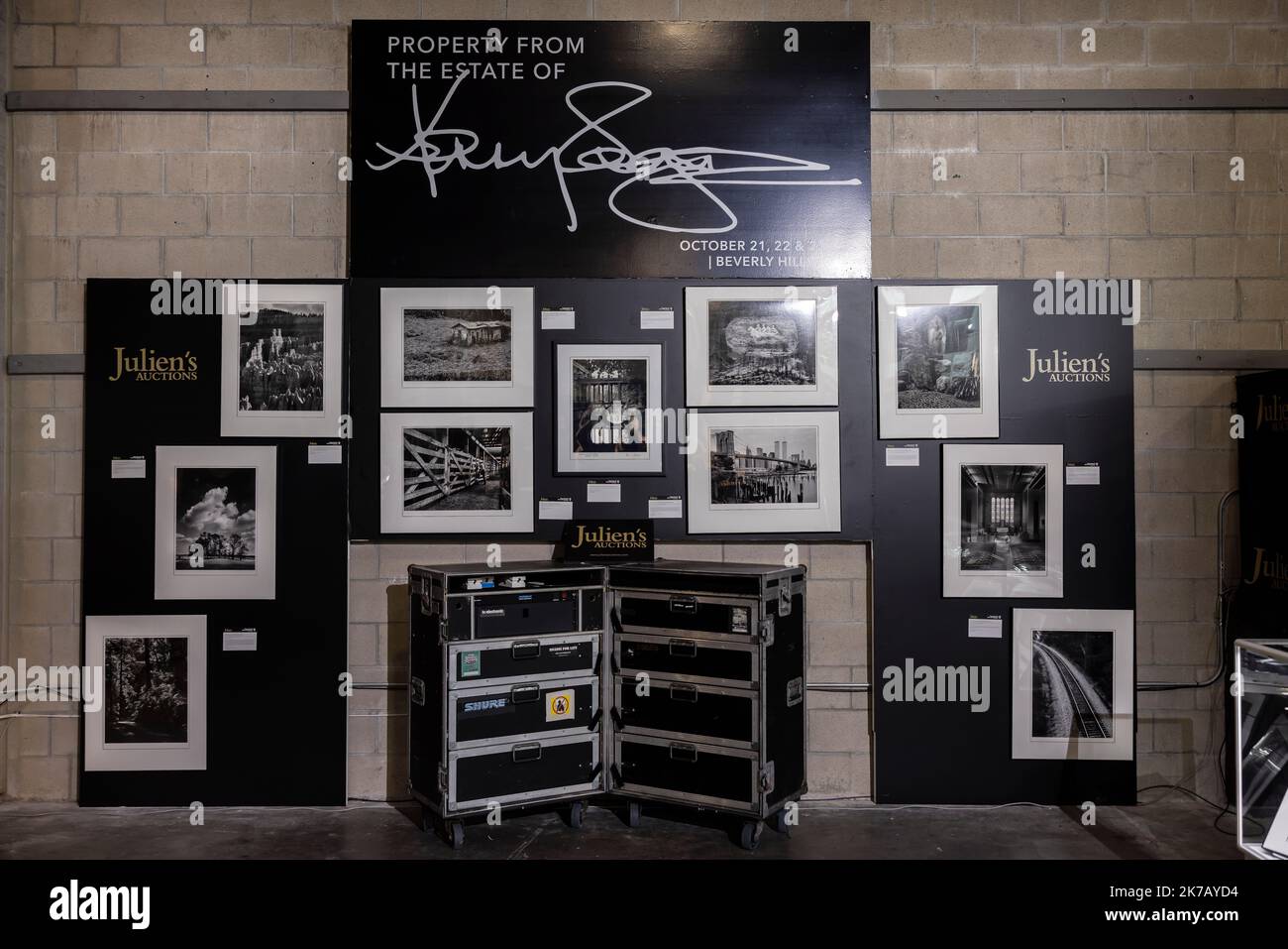 Memorabilia from the estate of county singer Kenny Rogers is up for ...