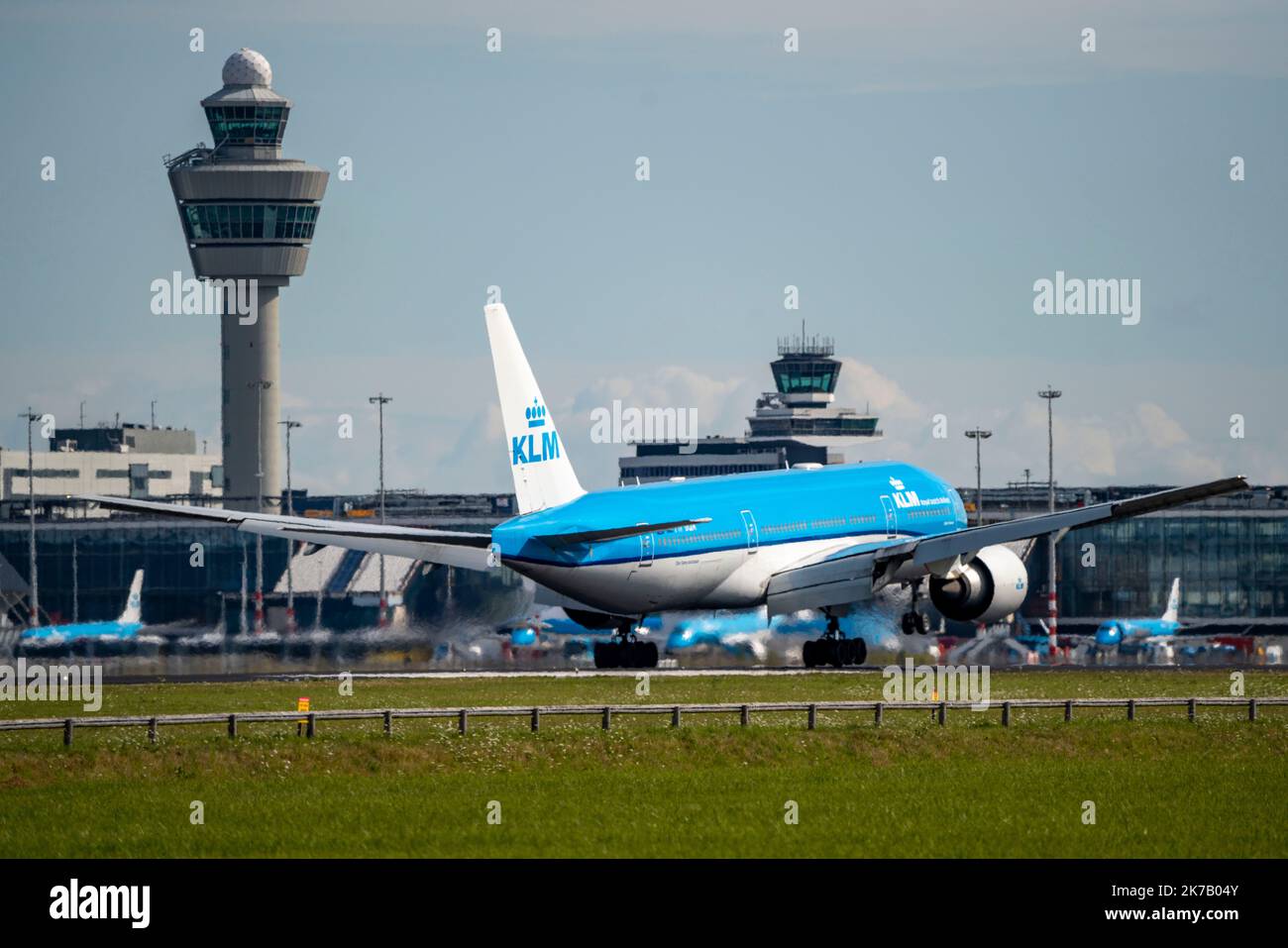 Amsterdam Schiphol Airport, AMS, aircraft on approach to Kaagbaan ...