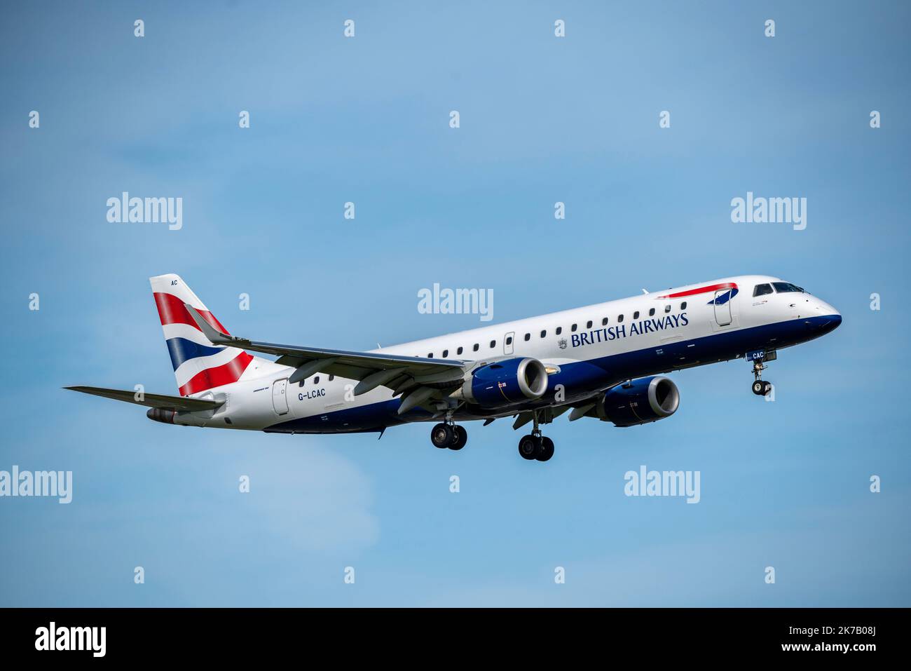 Amsterdam Schiphol Airport, AMS, aircraft on approach to Kaagbaan ...