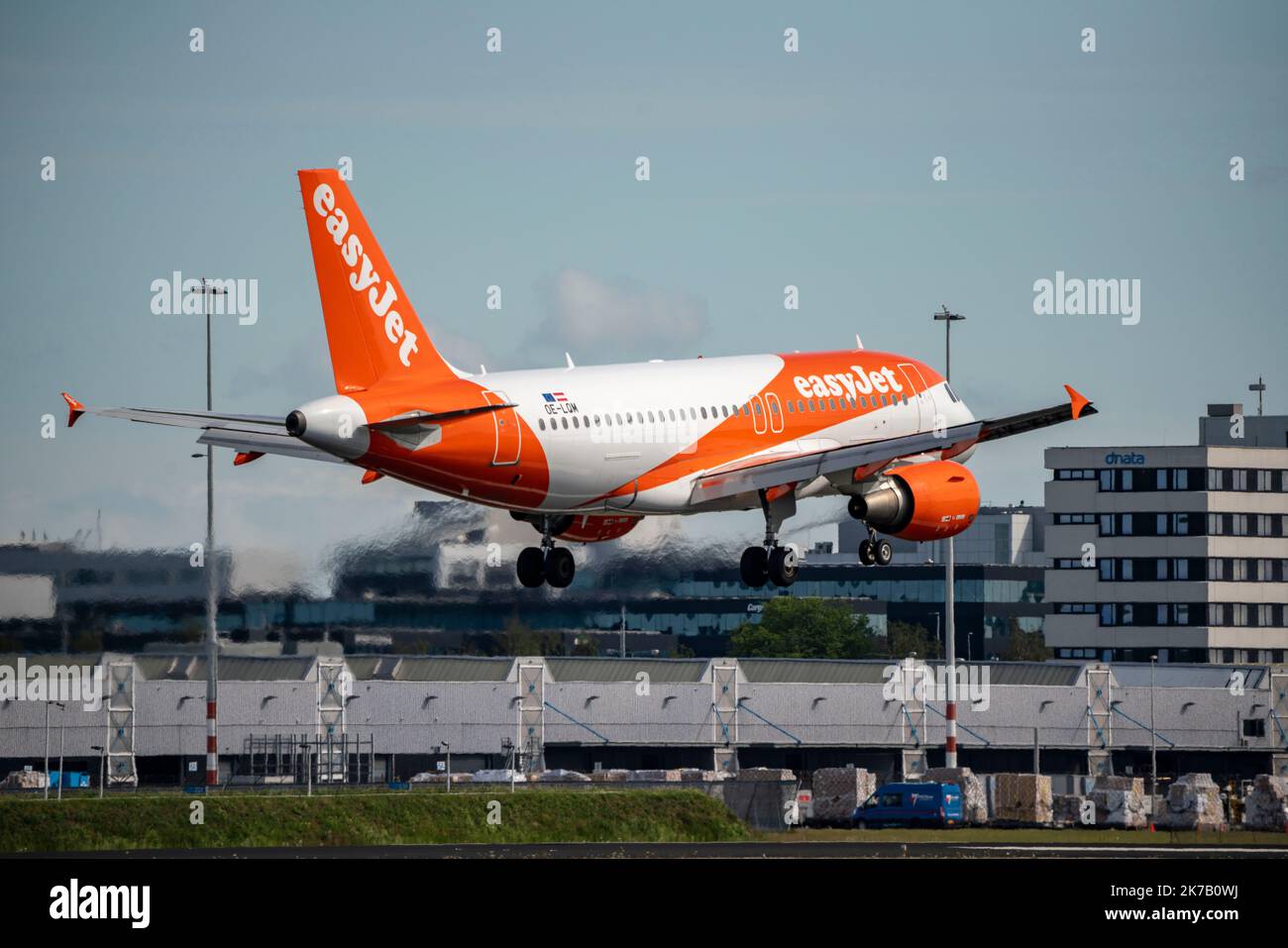 Amsterdam Schiphol Airport, AMS, aircraft on approach to Kaagbaan ...