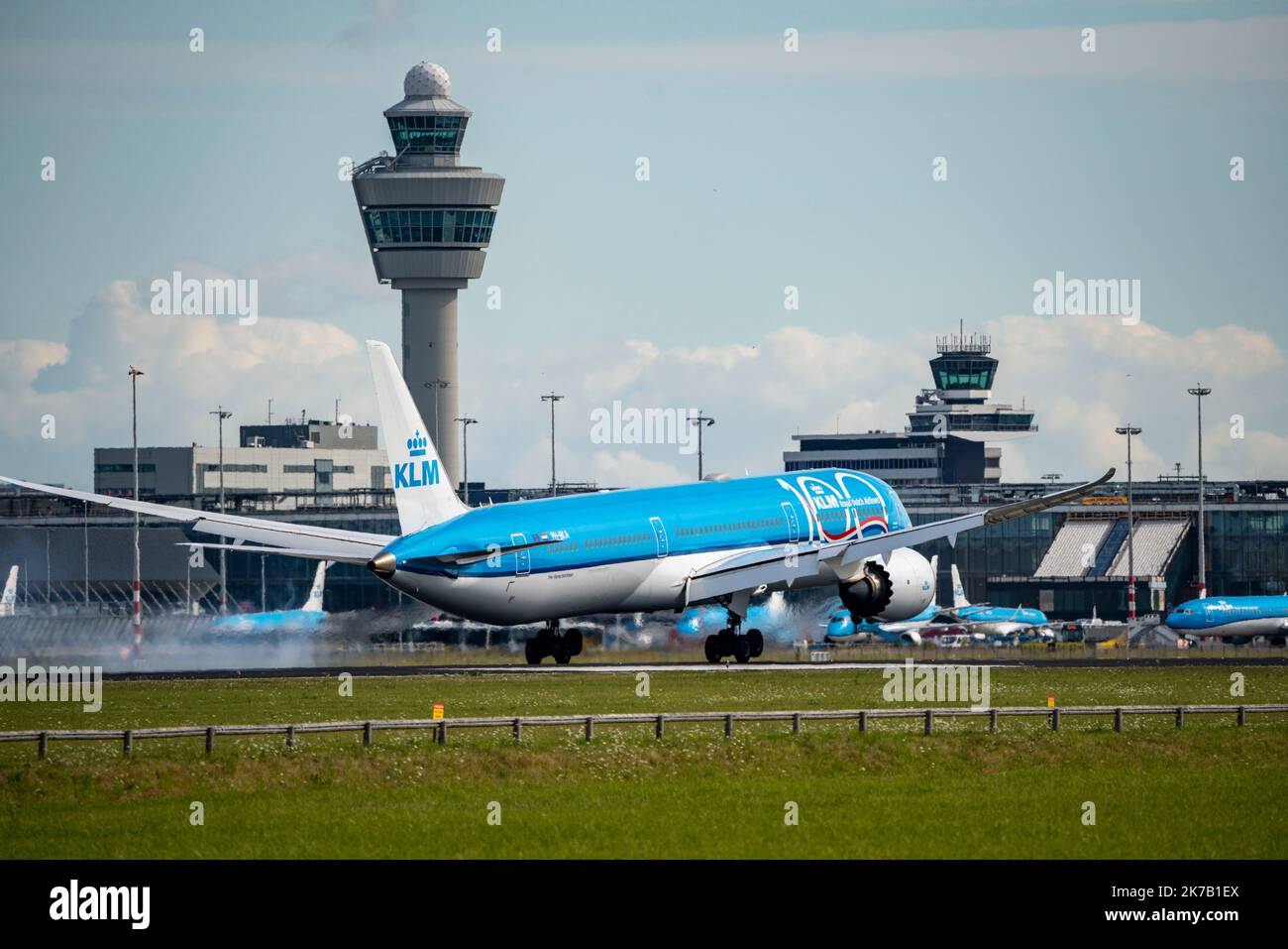 Amsterdam Schiphol Airport, AMS, aircraft on approach to Kaagbaan ...