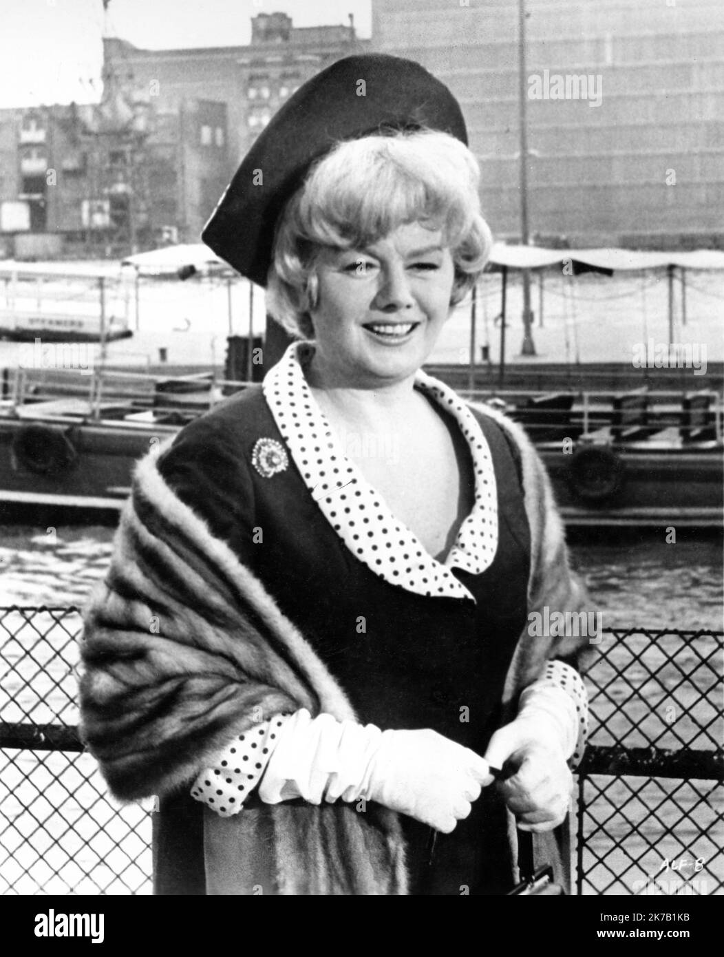 SHELLEY WINTERS in ALFIE 1966 director LEWIS GILBERT screenplay Bill ...
