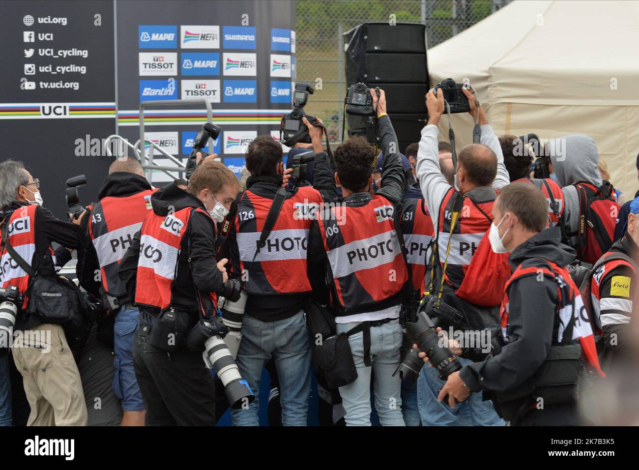 ©Andre Huber/MAXPPP ; Photographers and social distancing after the ...