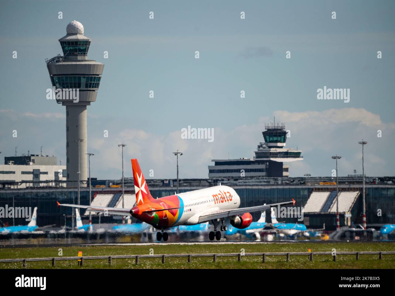 Amsterdam Schiphol Airport, AMS, aircraft on approach to Kaagbaan ...
