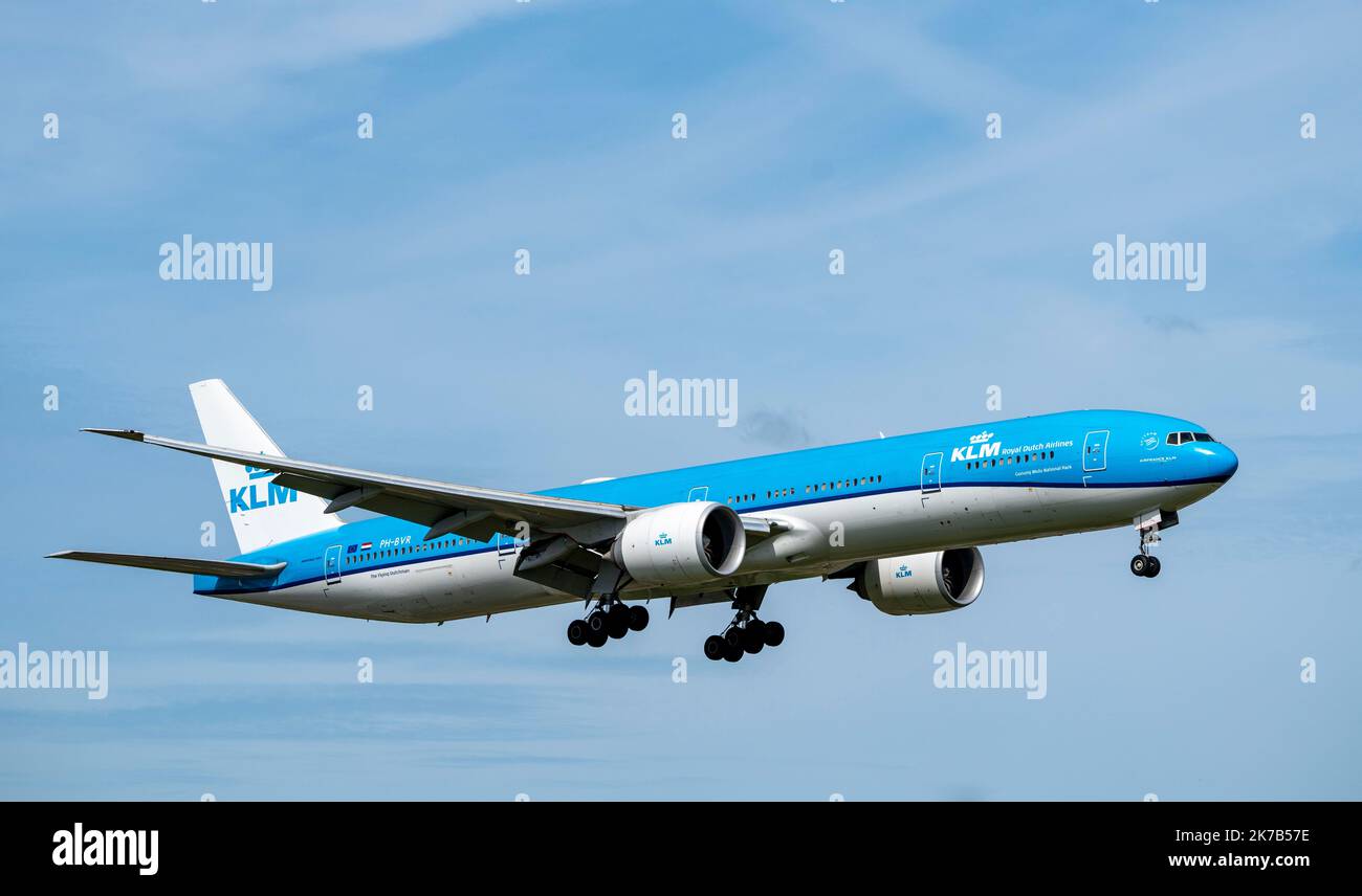 Amsterdam Schiphol Airport, AMS, Aircraft approaching Kaagbaan, runway ...