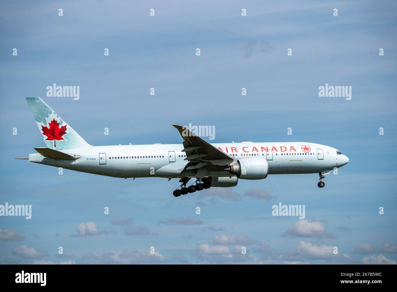 Amsterdam Schiphol Airport, AMS, aircraft on approach to Kaagbaan ...
