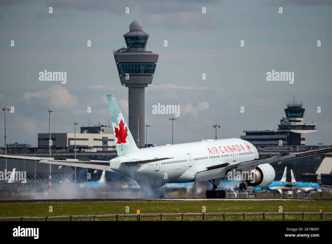 Amsterdam Schiphol Airport, AMS, aircraft on approach to Kaagbaan ...