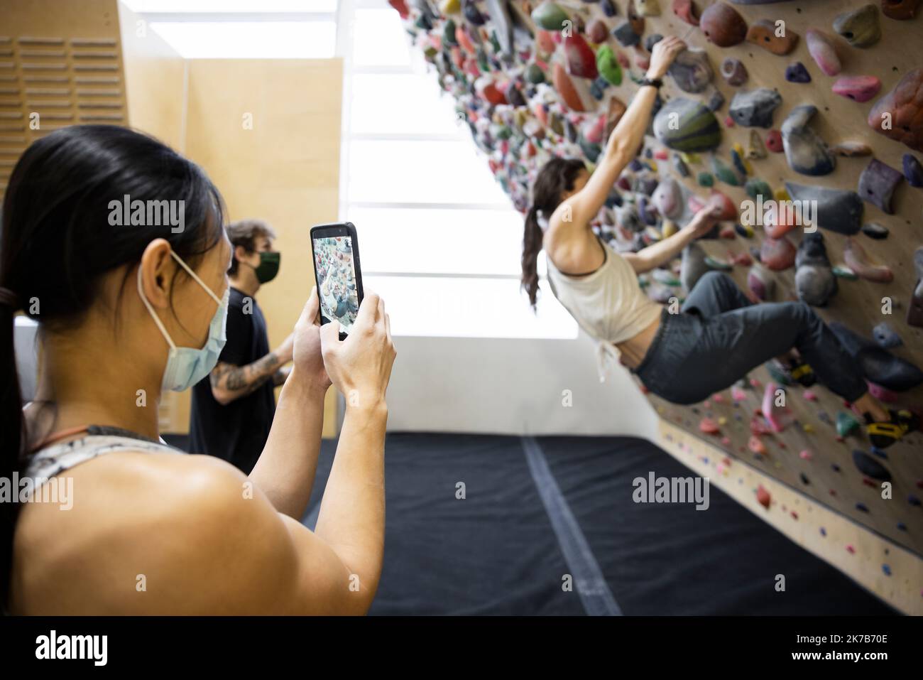 Film camera man hi-res stock photography and images - Alamy