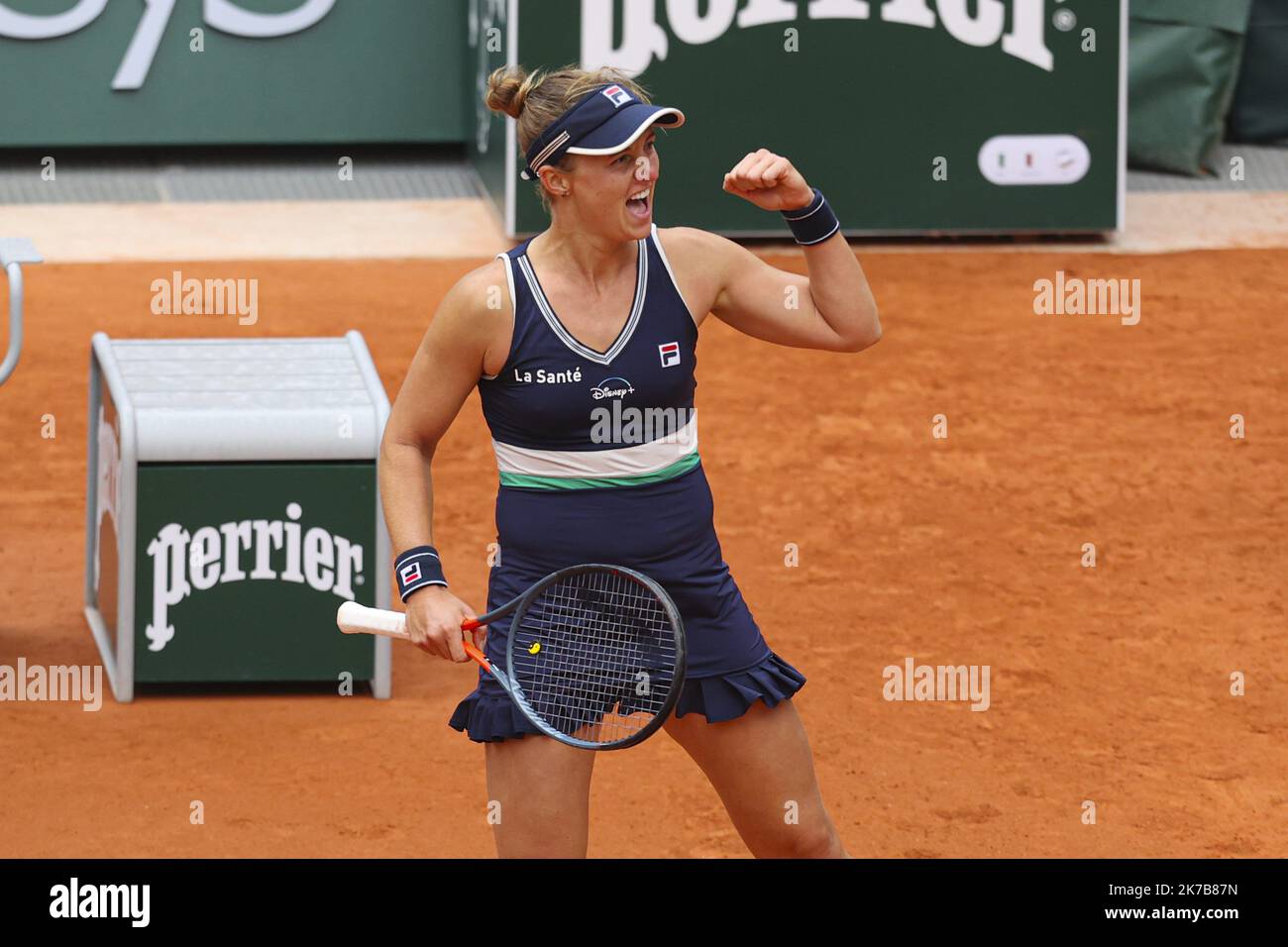 ©Sebastien Muylaert/MAXPPP - Nadia Podoroska of Argentina celebrates ...