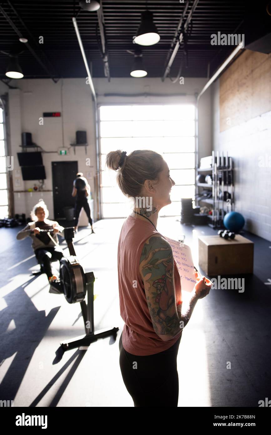 Female fitness instructor hi-res stock photography and images - Alamy
