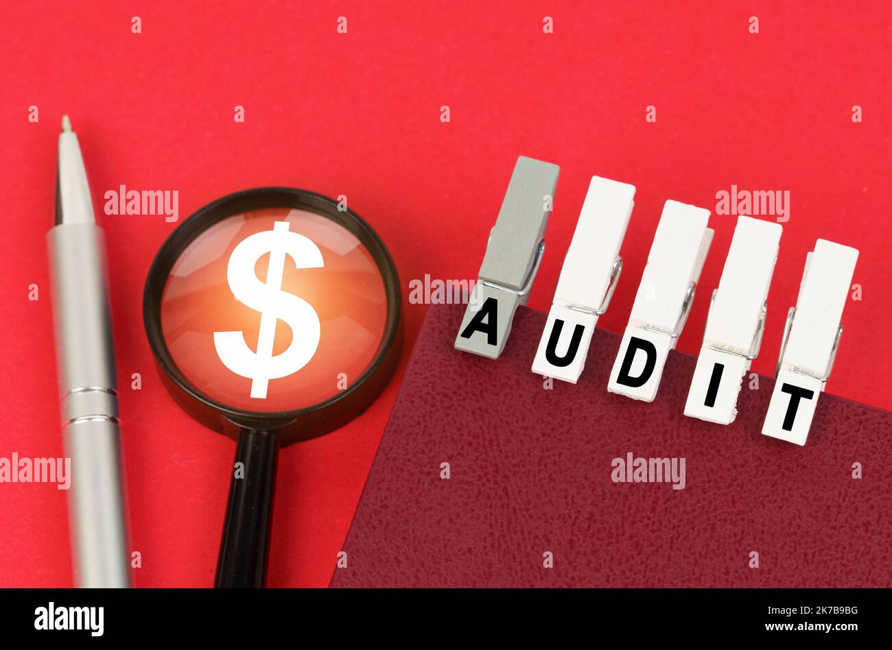 Audit word magnifying glass hi-res stock photography and images - Alamy