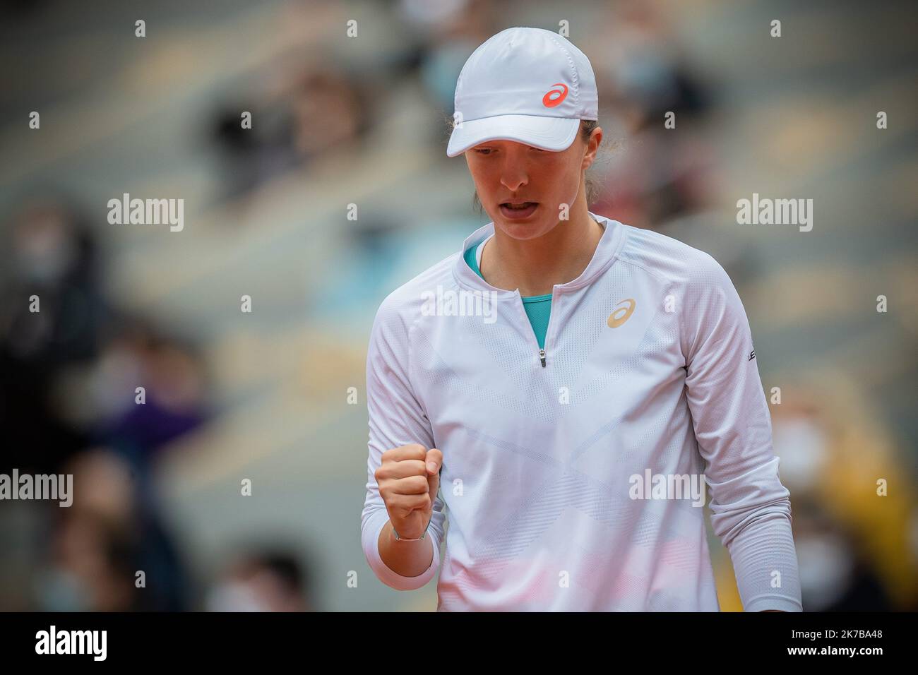 Aurelien Morissard / IP3; Iga SWIATEK (POL) reacts during her match ...