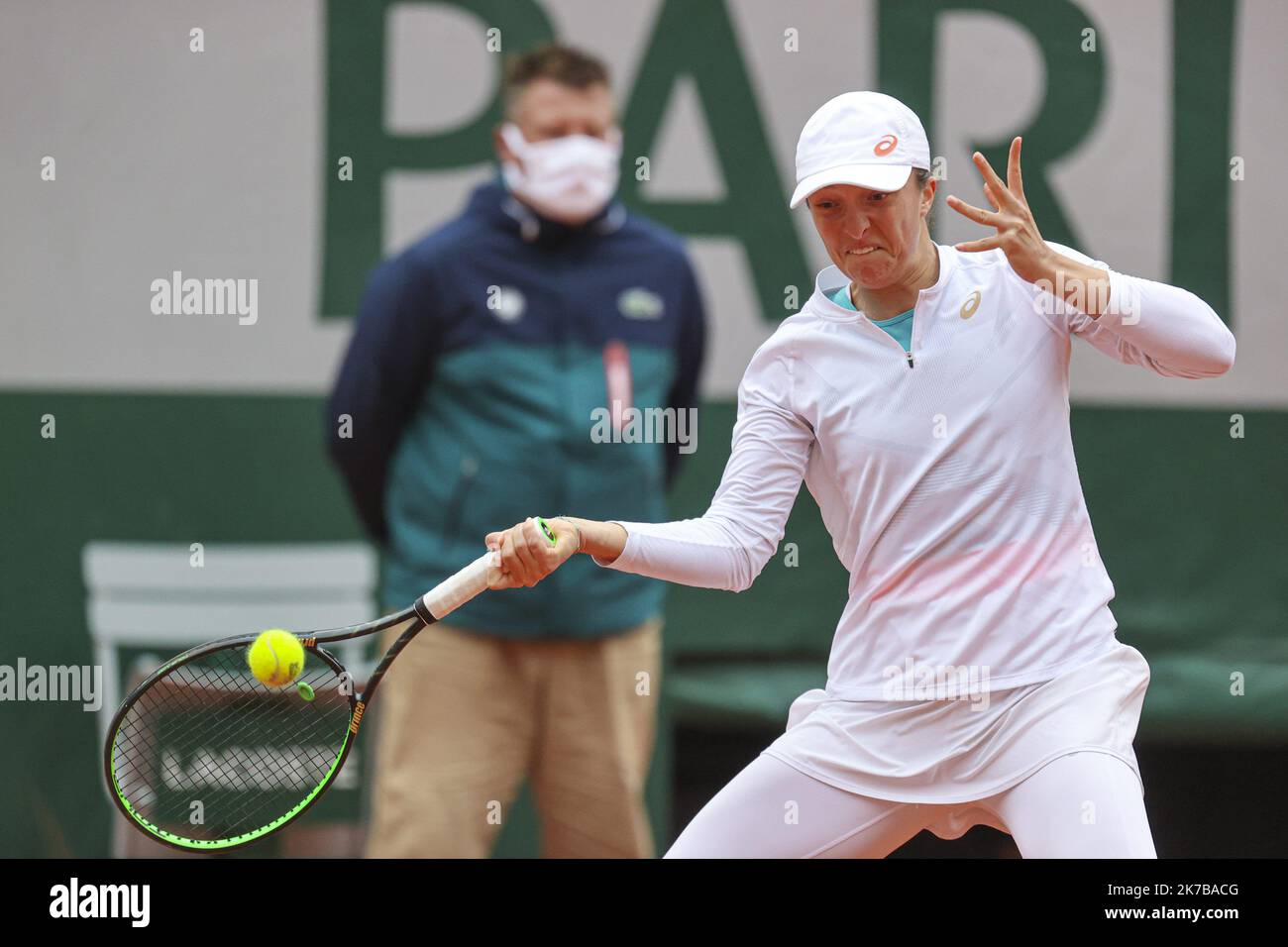 Iga swiatek forehand hi-res stock photography and images - Alamy