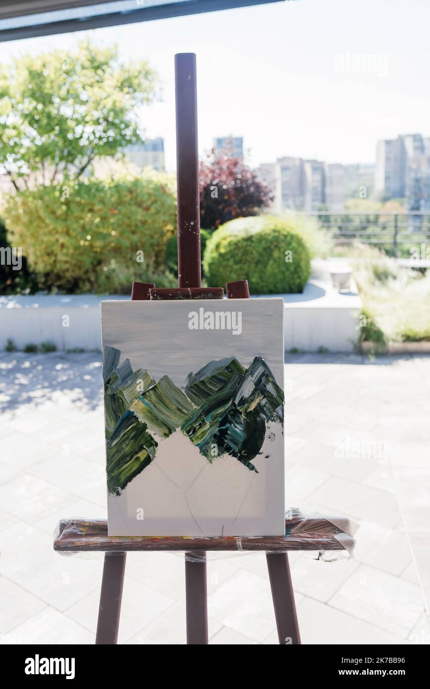 The unfinished painting on a wooden easel Stock Photo - Alamy