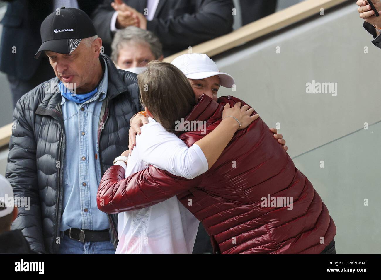 ©Sebastien Muylaert/MAXPPP - Iga Swiatek of Poland celebrates with her ...