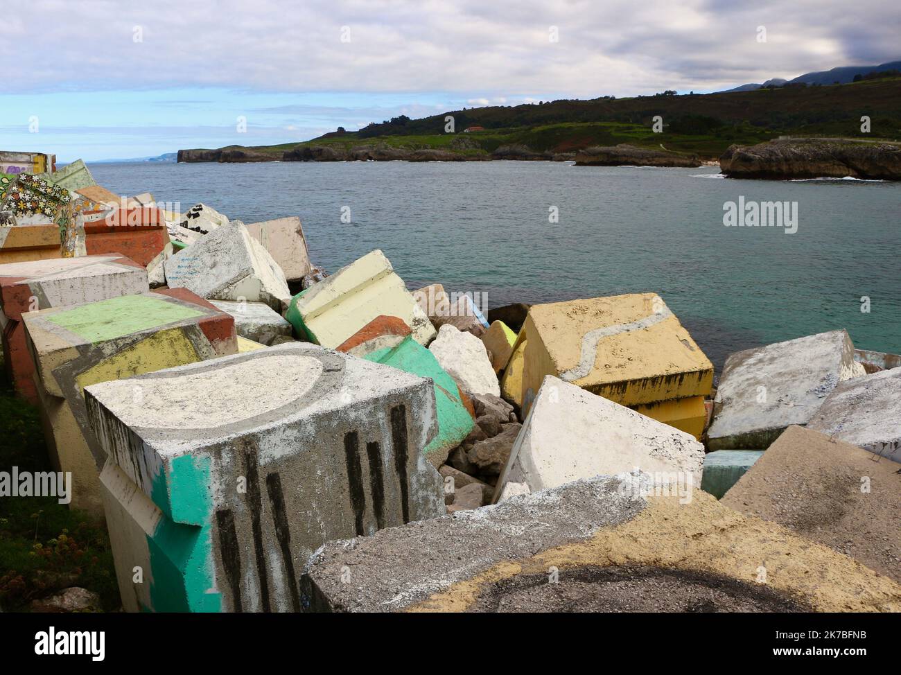Wave dissipating concrete blocks hi-res stock photography and images ...
