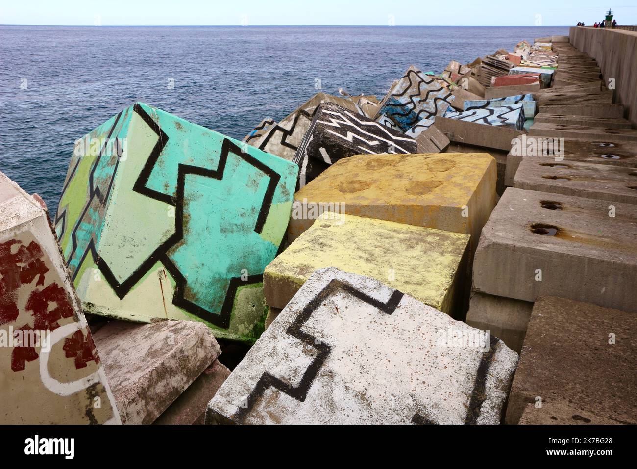 Wave dissipating concrete blocks hi-res stock photography and images ...