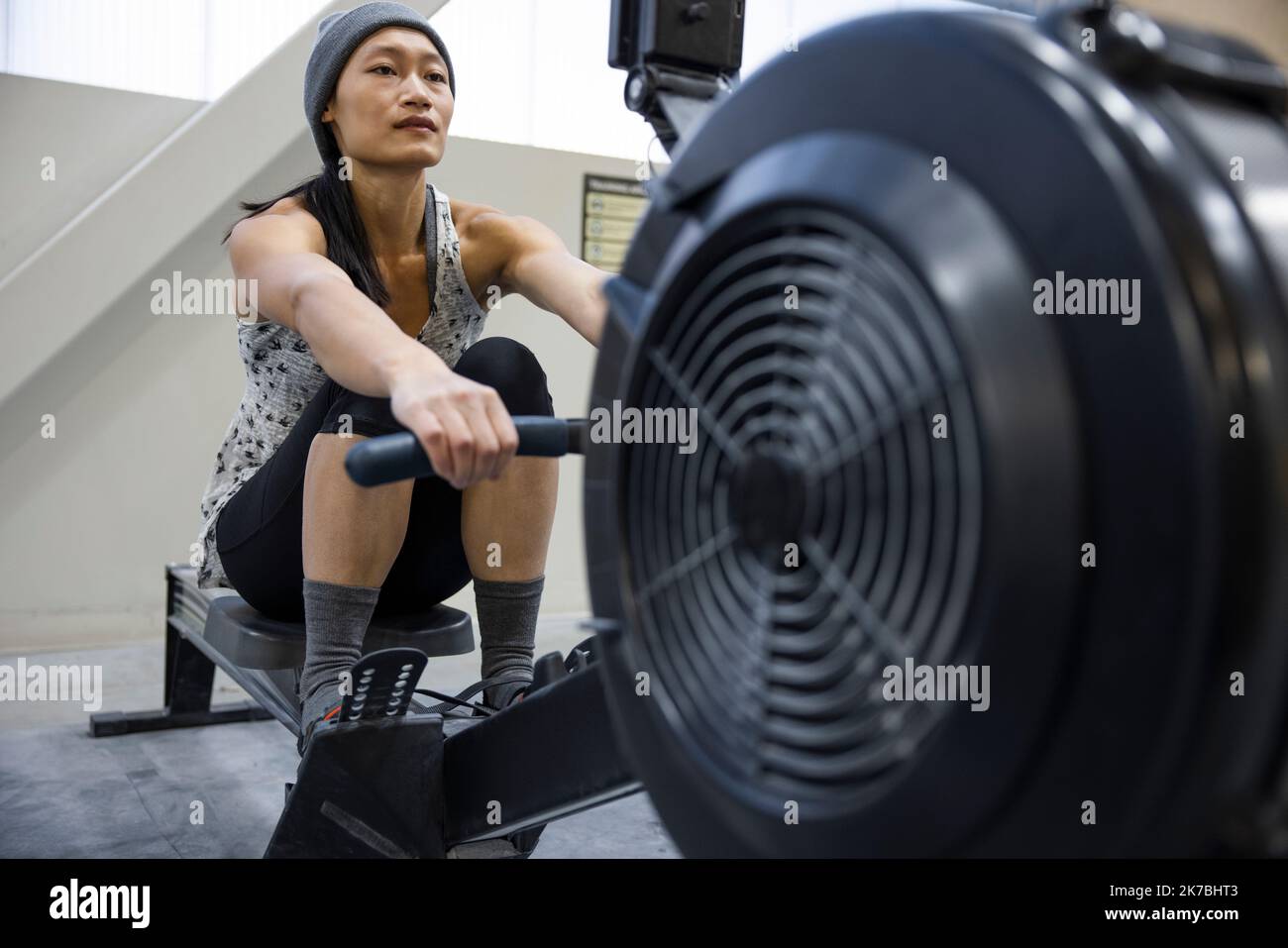 People using gym equipment hi-res stock photography and images - Alamy